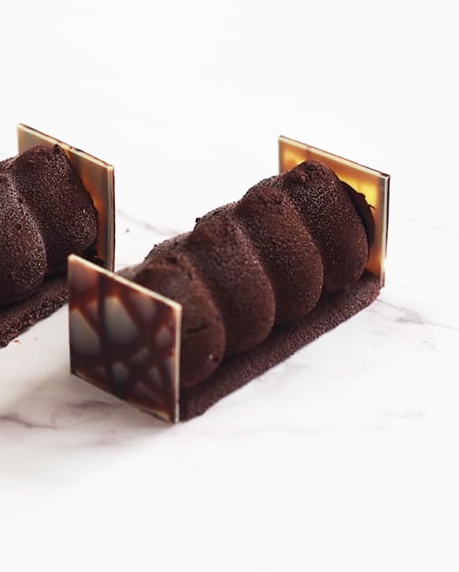 Deemz Pastry - Patisserie Helmond en Weert - Tonkaboon chocomousse gebakje